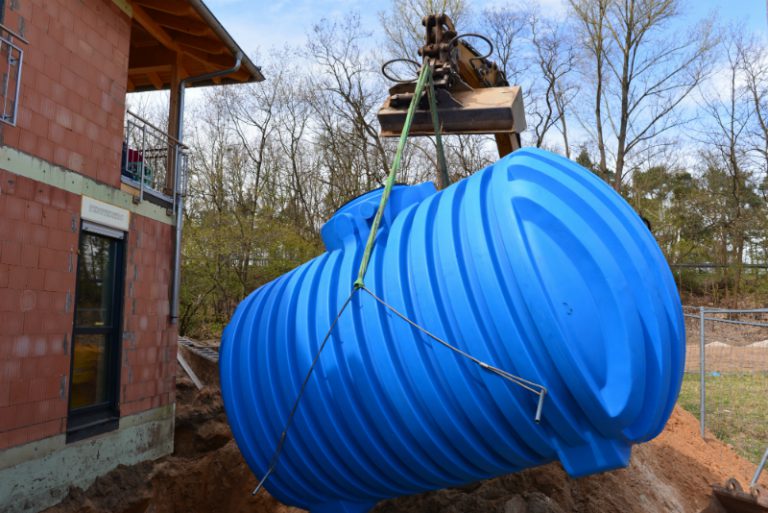 Regenwassertank oberirdisch aufstellen - REKUBIK® Magazin